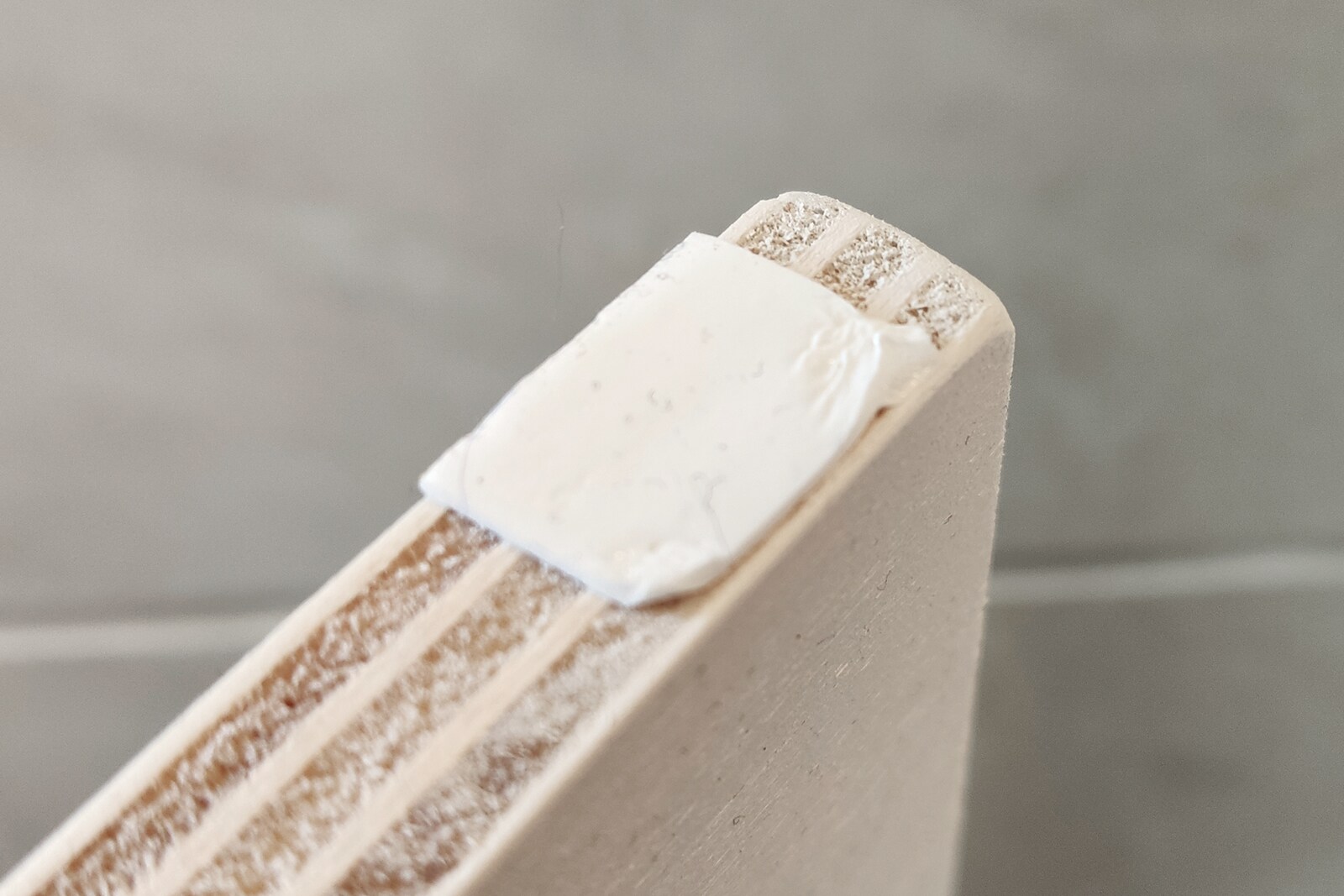 Ein einfaches Tablar ohne Bohren - Galaxus