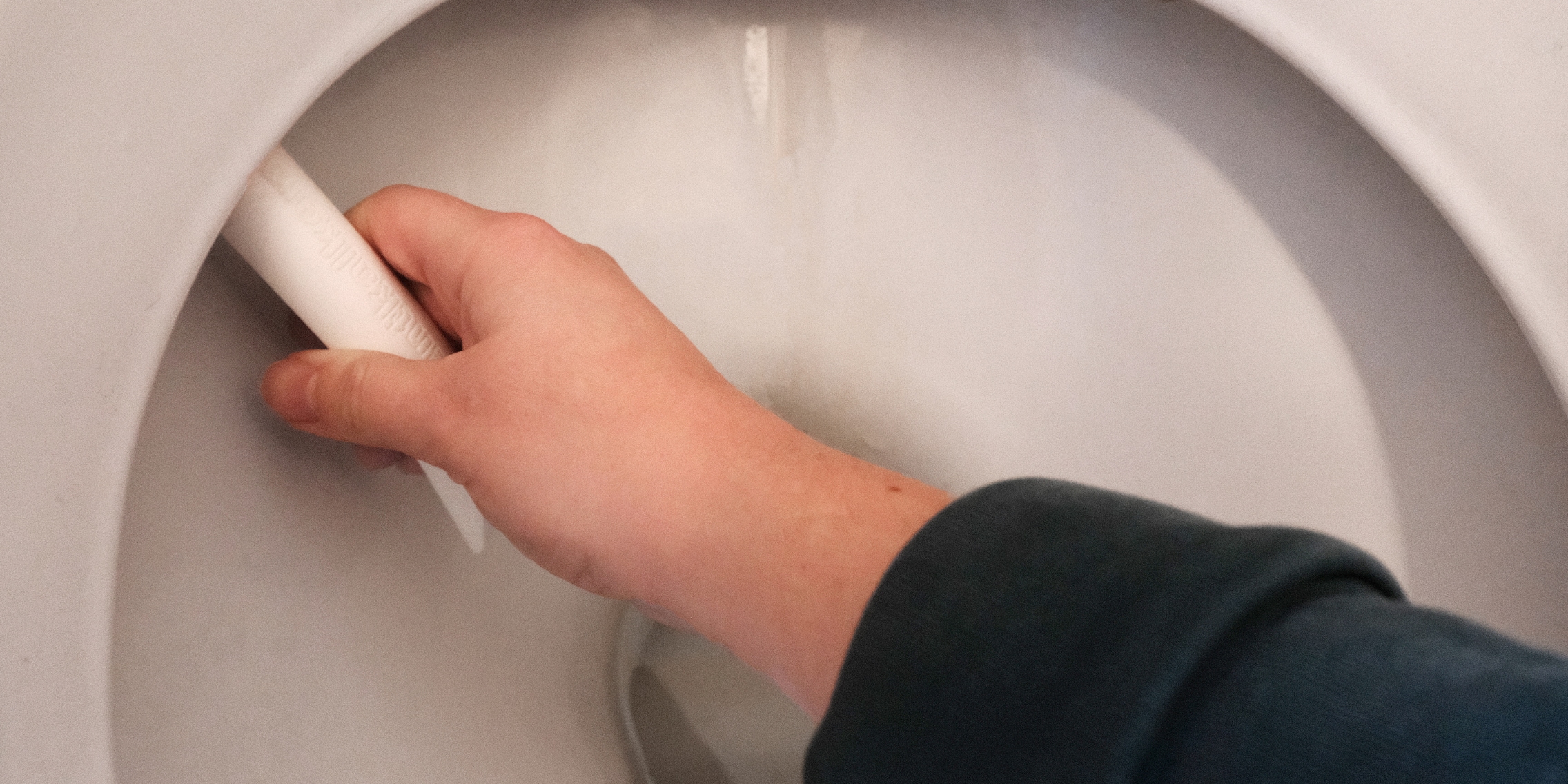 Rolfs Entkalkerstab: Klo (fast) chemiefrei reinigen - Galaxus