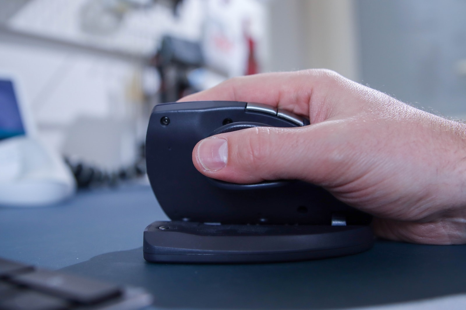 Contour Unimouse im Test: Eine flexible vertikale Maus - Galaxus