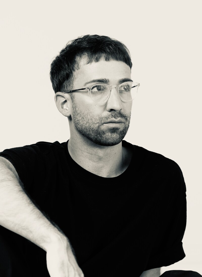 Benedict Haener makes apple rings from resin, glass and diamonds - Galaxus