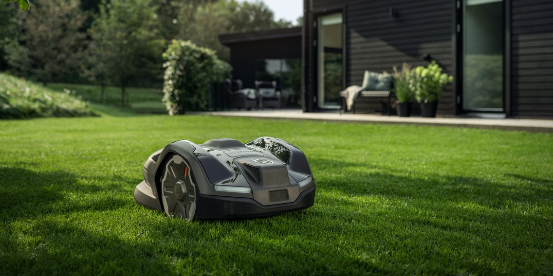 Husqvarna lance de nouveaux robots de tonte sur les pelouses - Galaxus